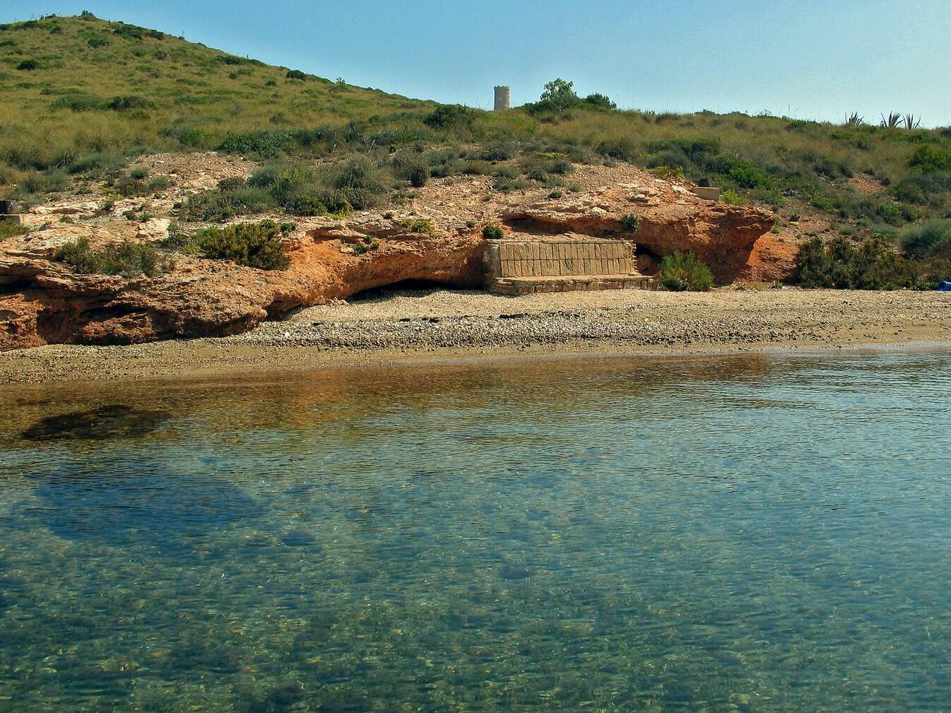 Isla privada en Murcia con origen volcánico que alberga un palacete ...