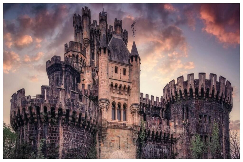 Castillo medieval en el País Vasco: torreones y murallas que evocan la ...