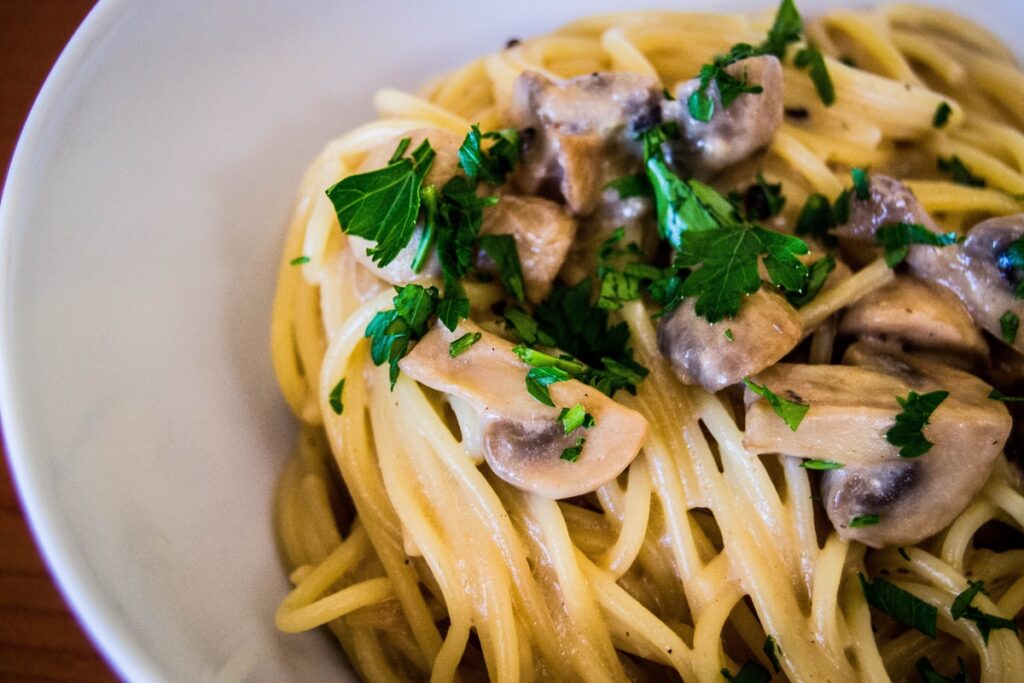Receta sencilla y rápida de pasta con champiñones y salsa cremosa de ...